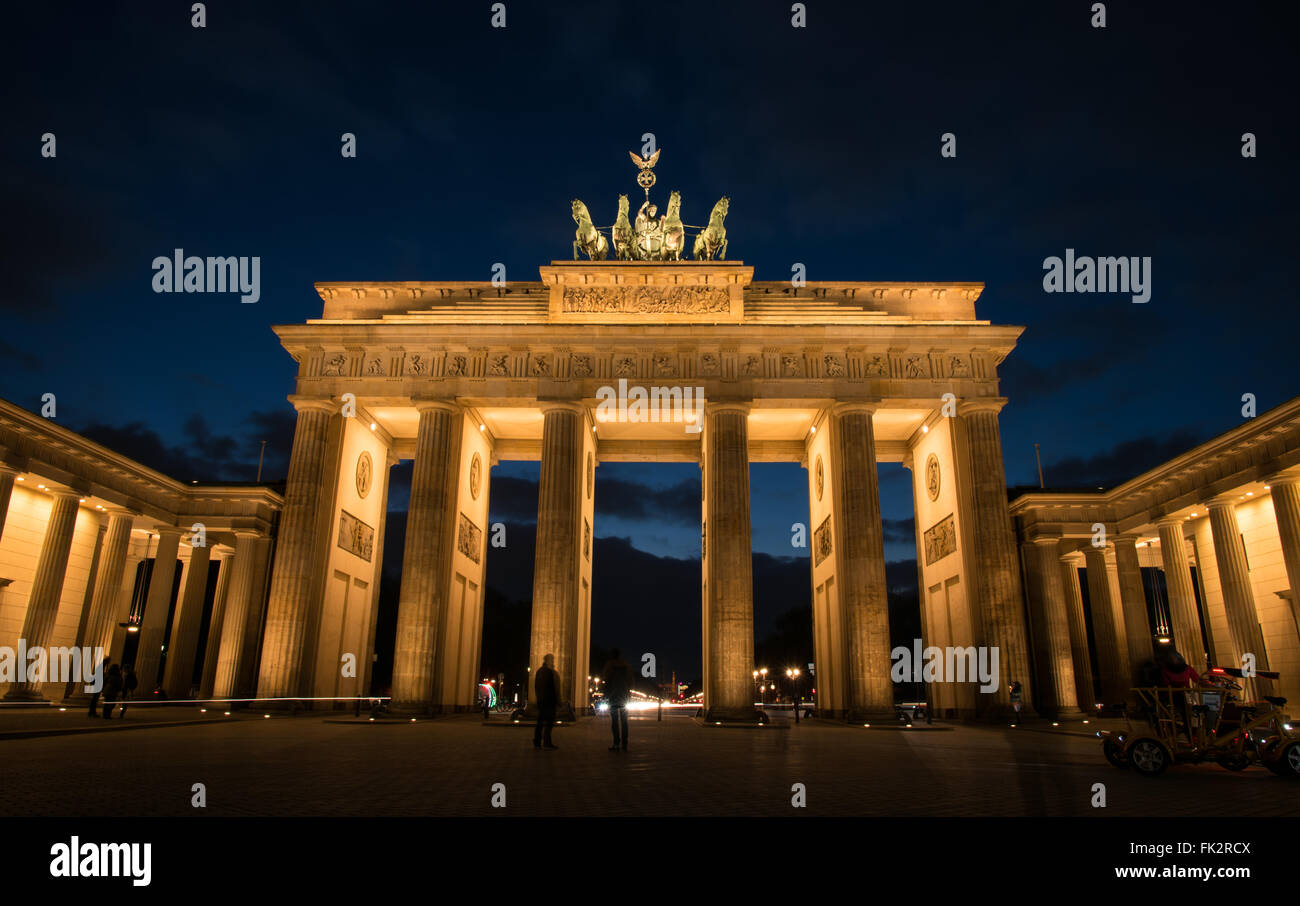 Neoclassical triumphal arch hi-res stock photography and images - Alamy