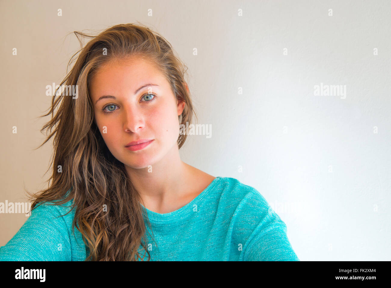 Portrait of young woman looking at the camera Stock Photo - Alamy