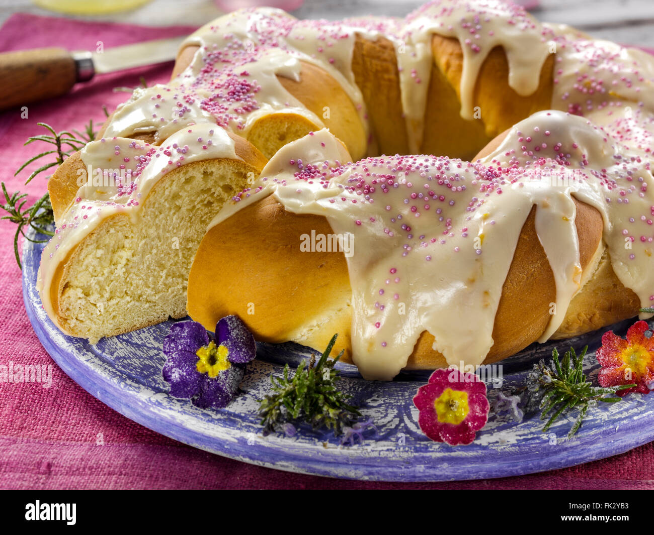 Braided ring shaped bread hi-res stock photography and images - Alamy