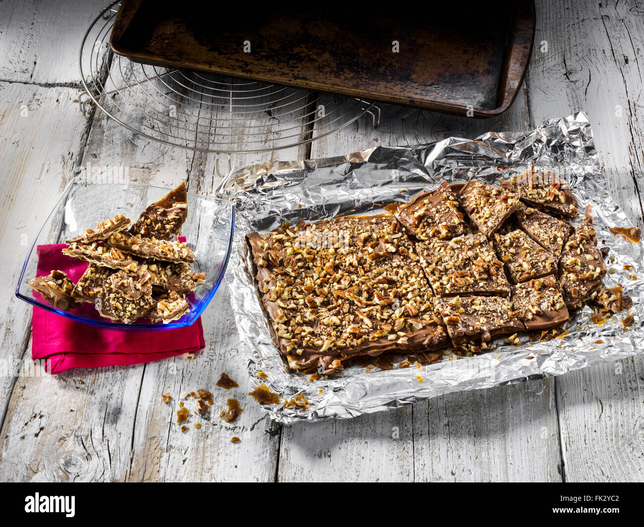 Matzo chocolate toffee Stock Photo - Alamy