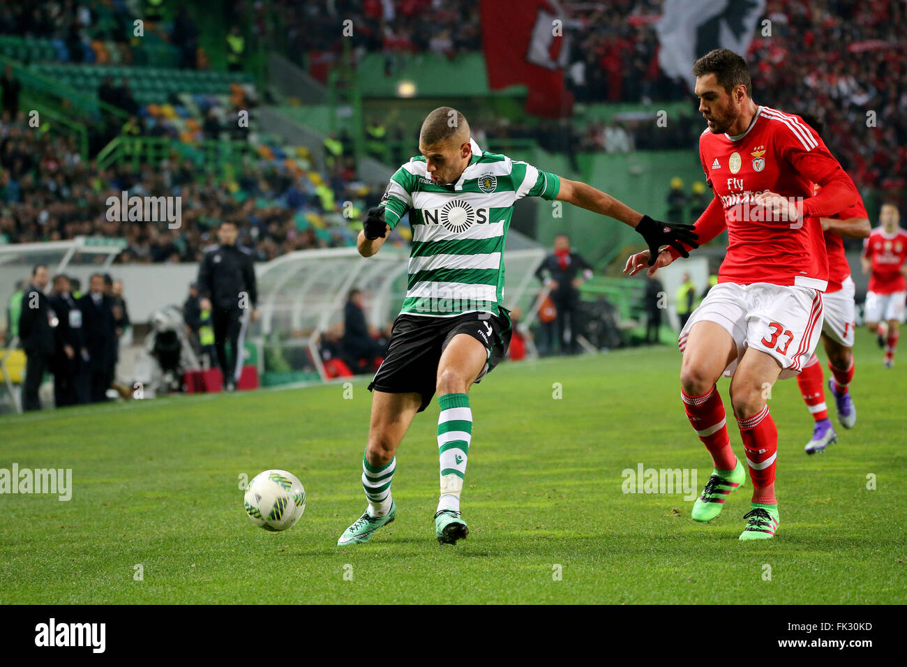Portuguese league football match hi-res stock photography and images ...