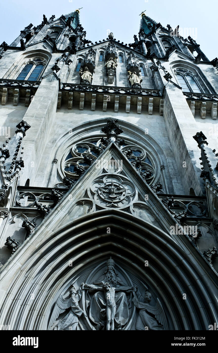 Front facade gothic entrance hi-res stock photography and images - Alamy