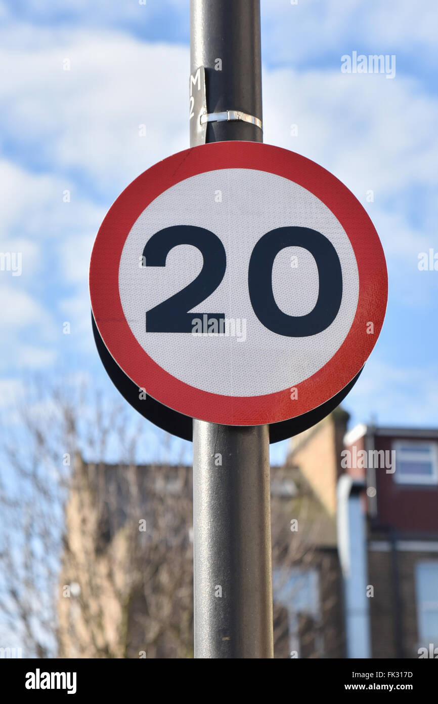 20 speed limit london cars hi-res stock photography and images - Alamy