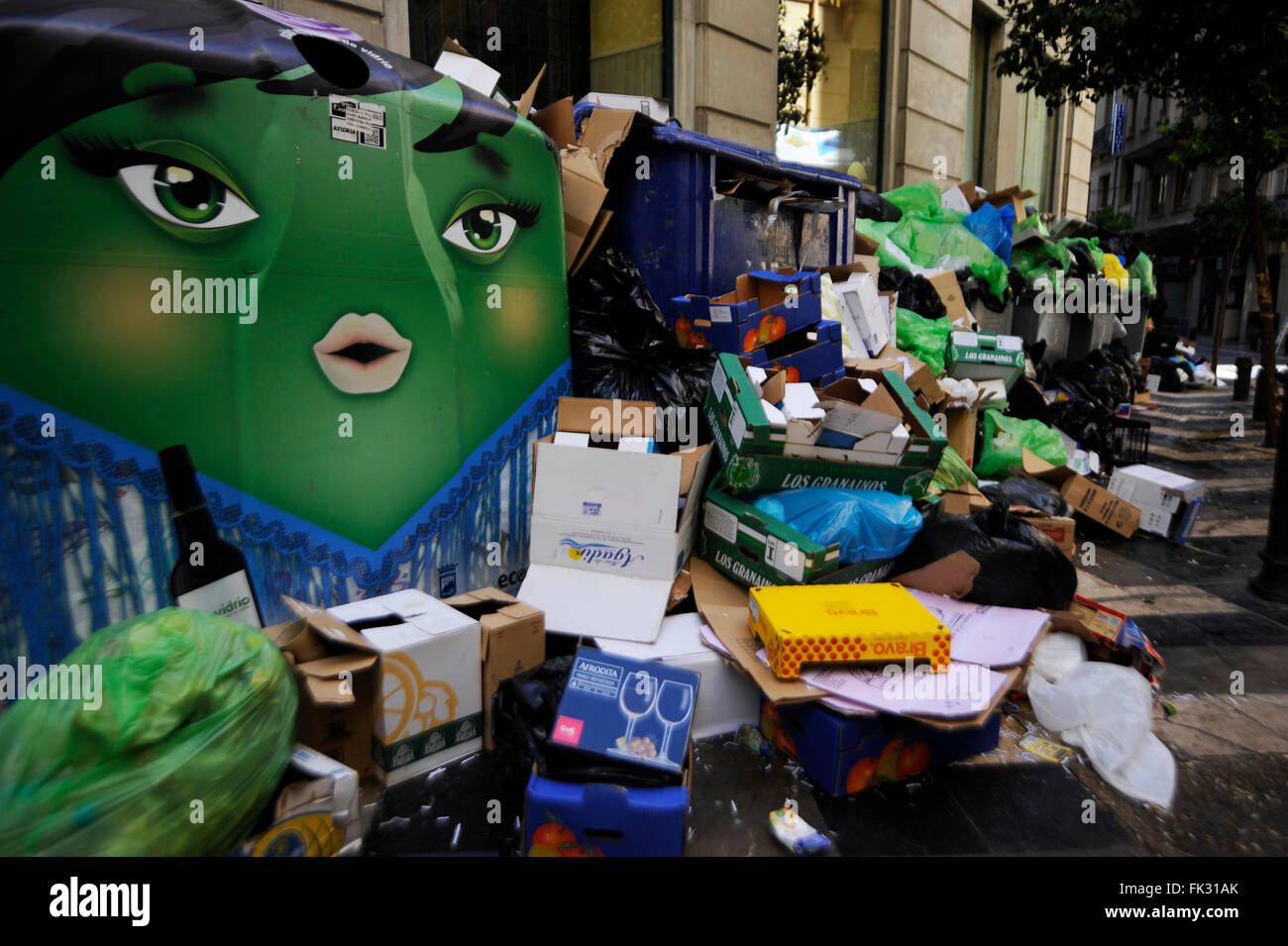 Dustbin men hi-res stock photography and images - Alamy