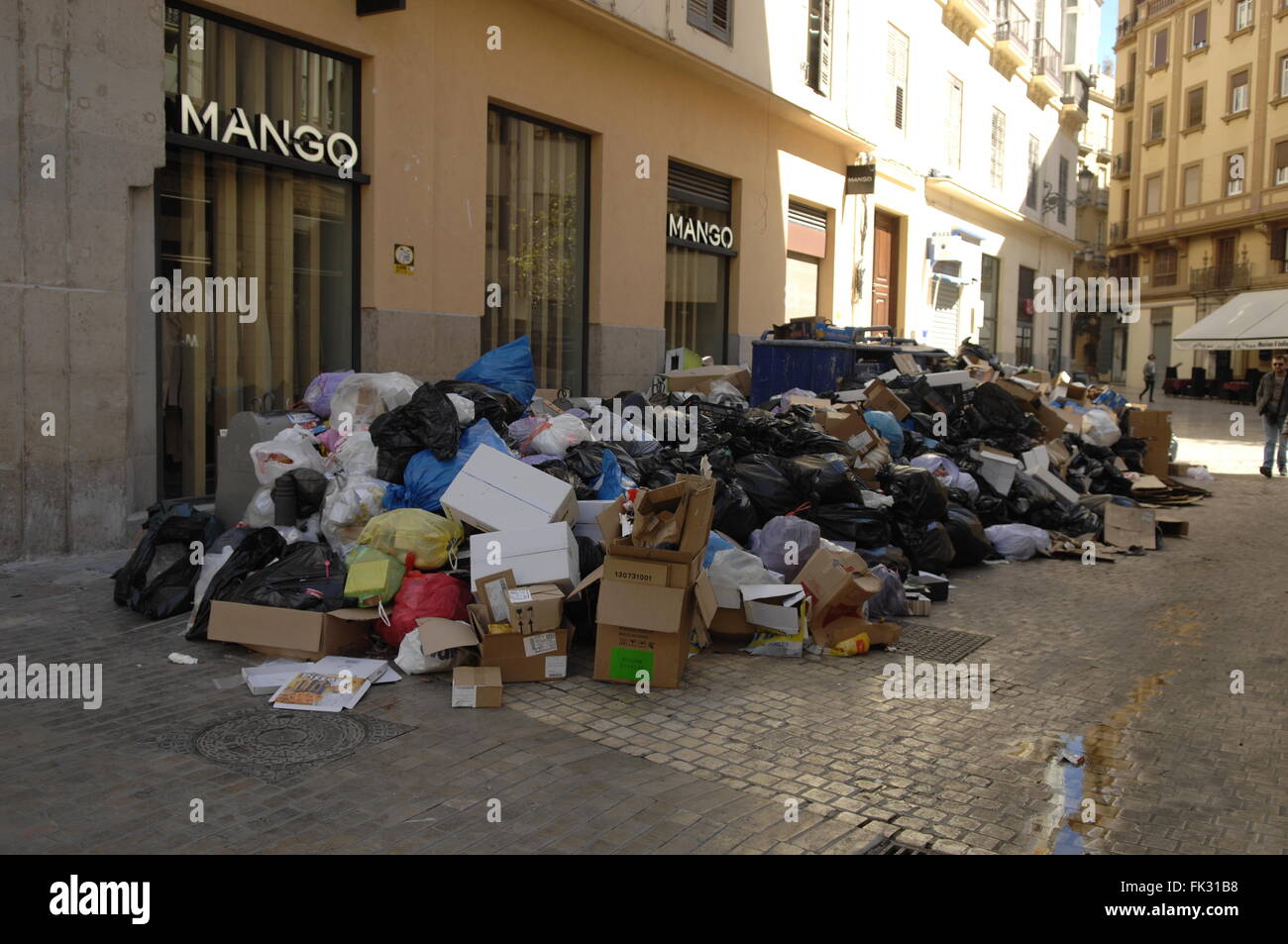 Dustbin men hi-res stock photography and images - Alamy