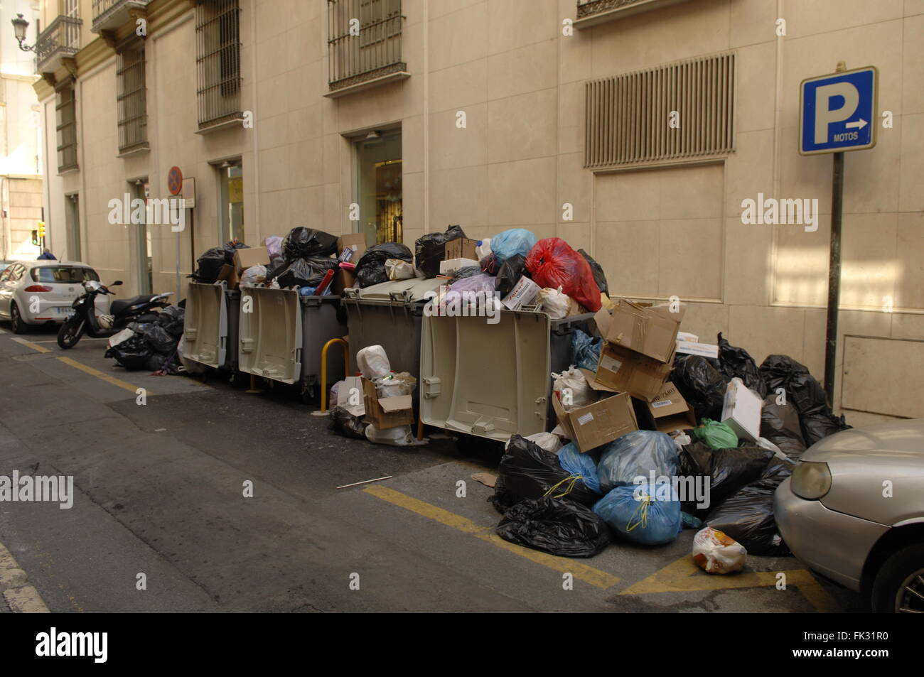 Dustbin men hi-res stock photography and images - Alamy