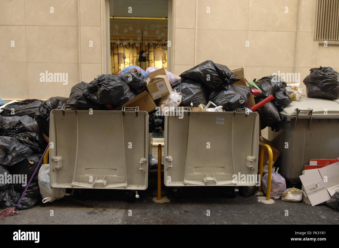 Dustbin men on strike in Malaga, rubbish piles up Stock Photo - Alamy
