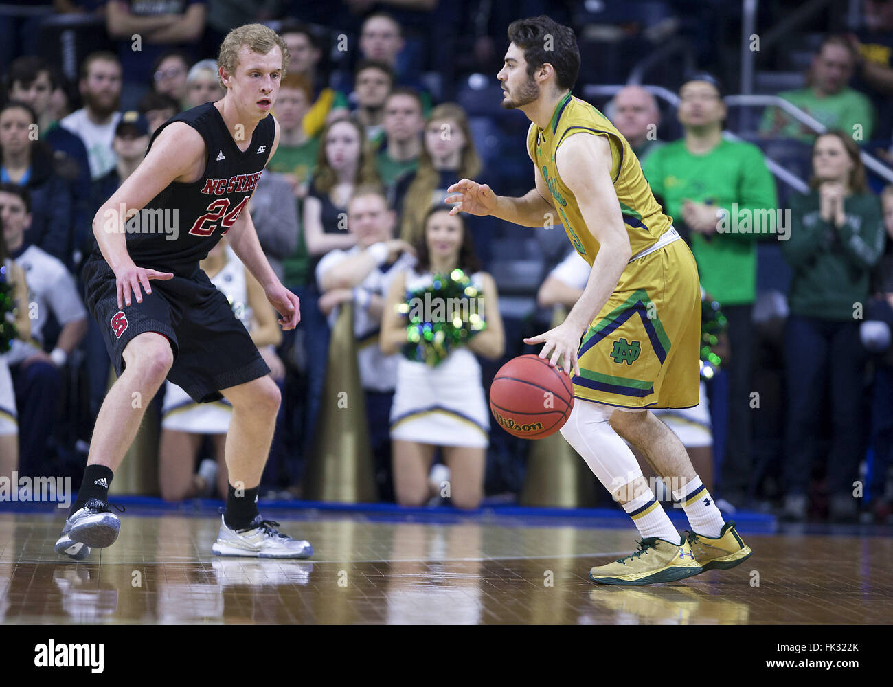 Notre dame fighting irish guard matt farrell 5 hi-res stock photography ...