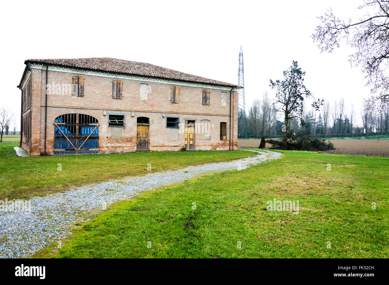 Old italian farmhouse Stock Photo - Alamy