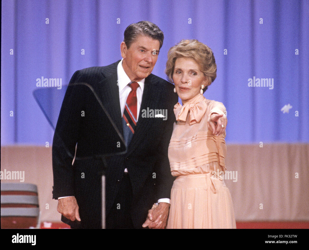 United States President Ronald Reagan and first lady Nancy Reagan hold ...