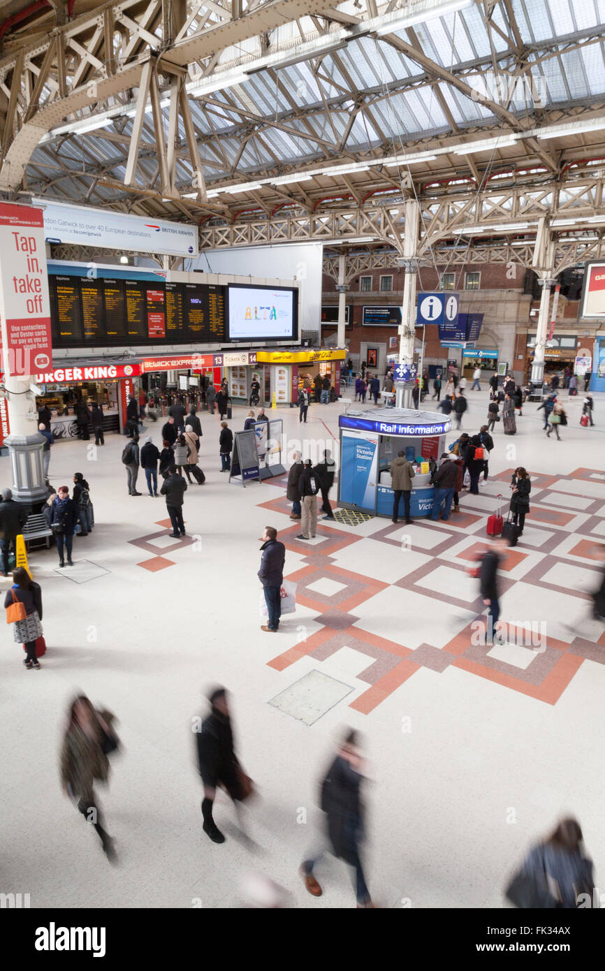 Victoria train station concourse hi-res stock photography and images ...