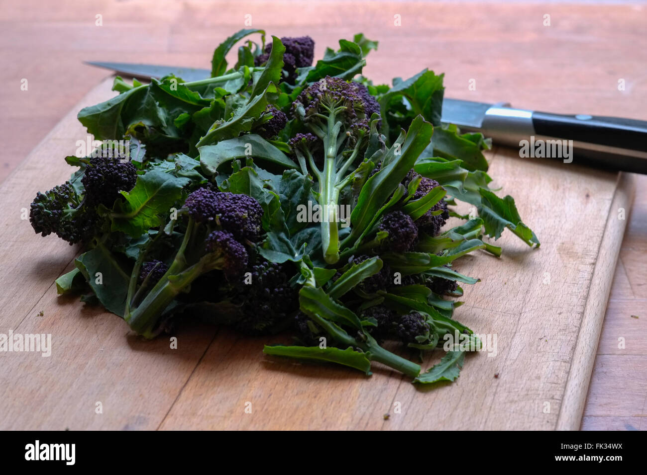 Purple broccoli hi-res stock photography and images - Alamy