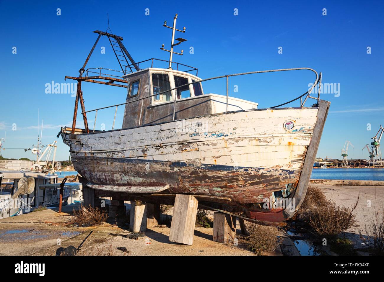 Abandoned boat wreck Stock Photo - Alamy