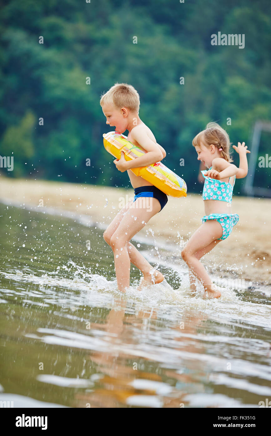 Siblings bathing together hi-res stock photography and images - Alamy