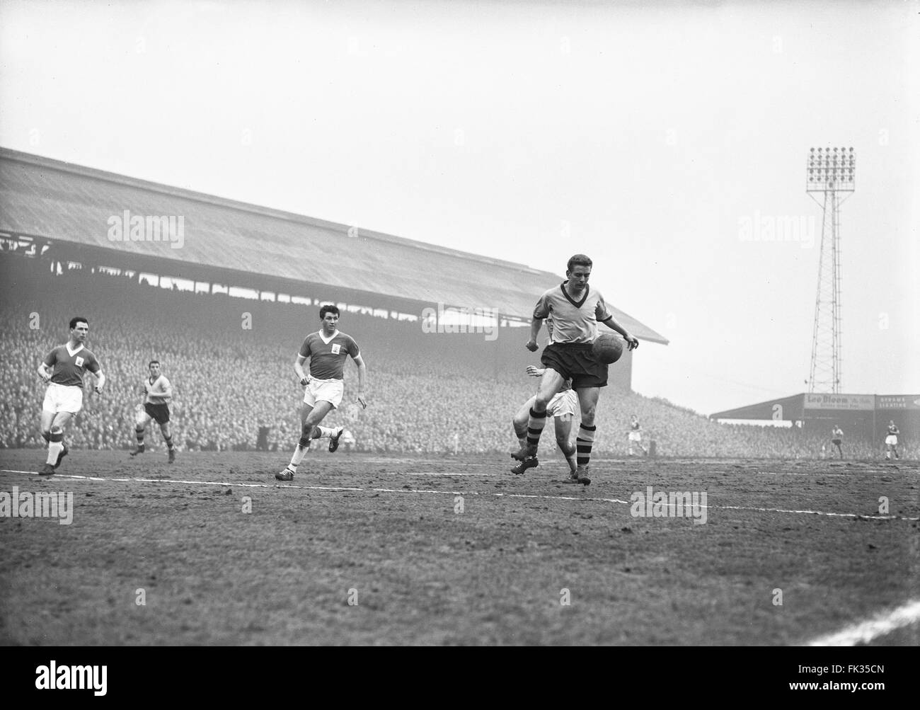 Wolverhampton wanderers football 1950s hi-res stock photography and ...