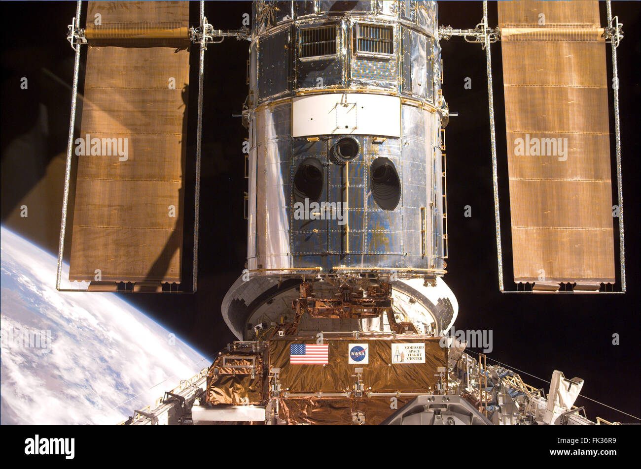 The Hubble Space Telescope floats close to the Space Shuttle Discovery ...