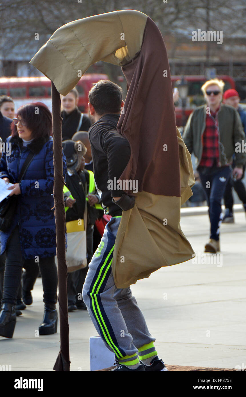 Floating yoda statue hi-res stock photography and images - Alamy