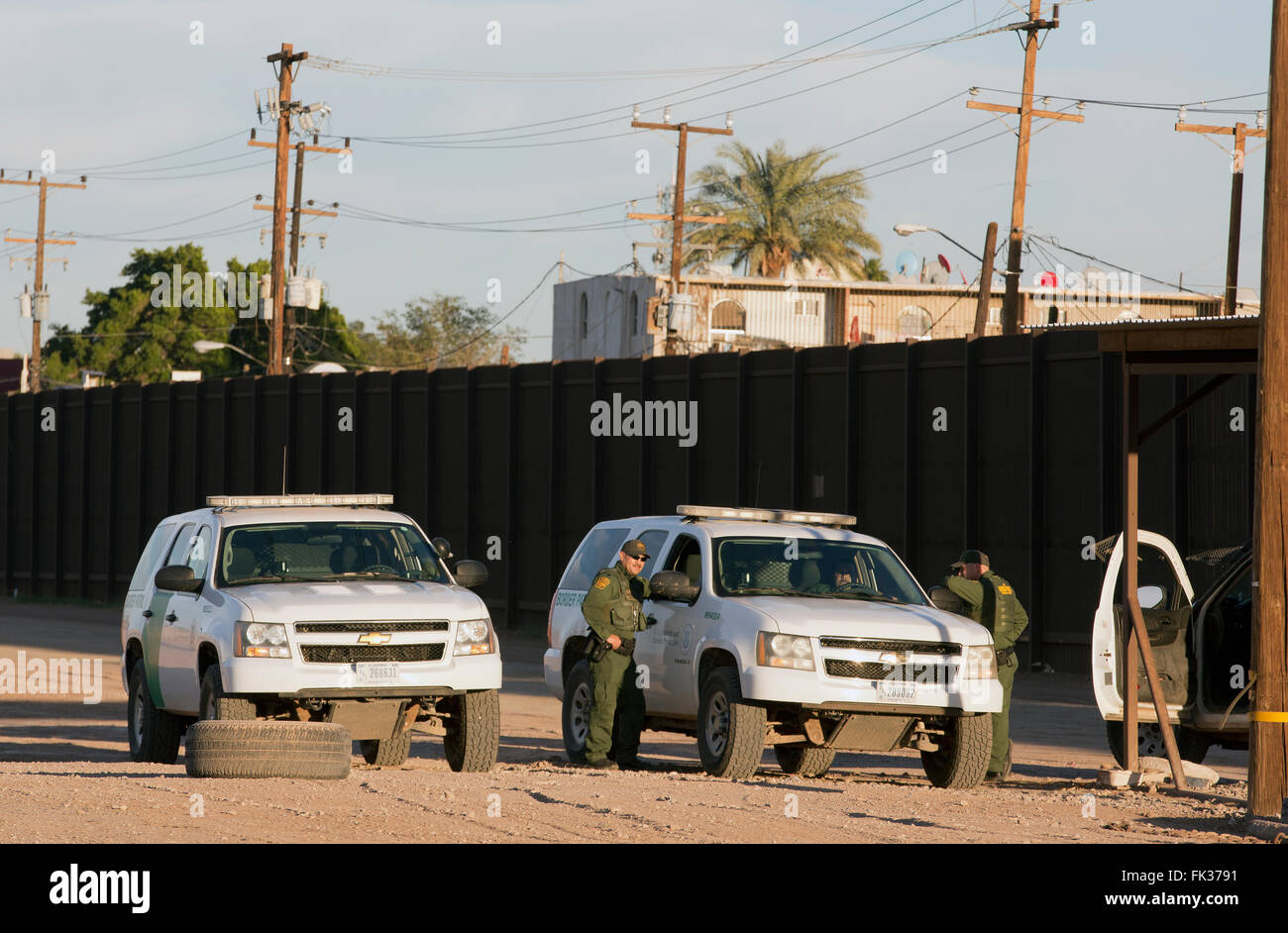 Border Patrol agents, US Mexico border fence, California USA Stock ...