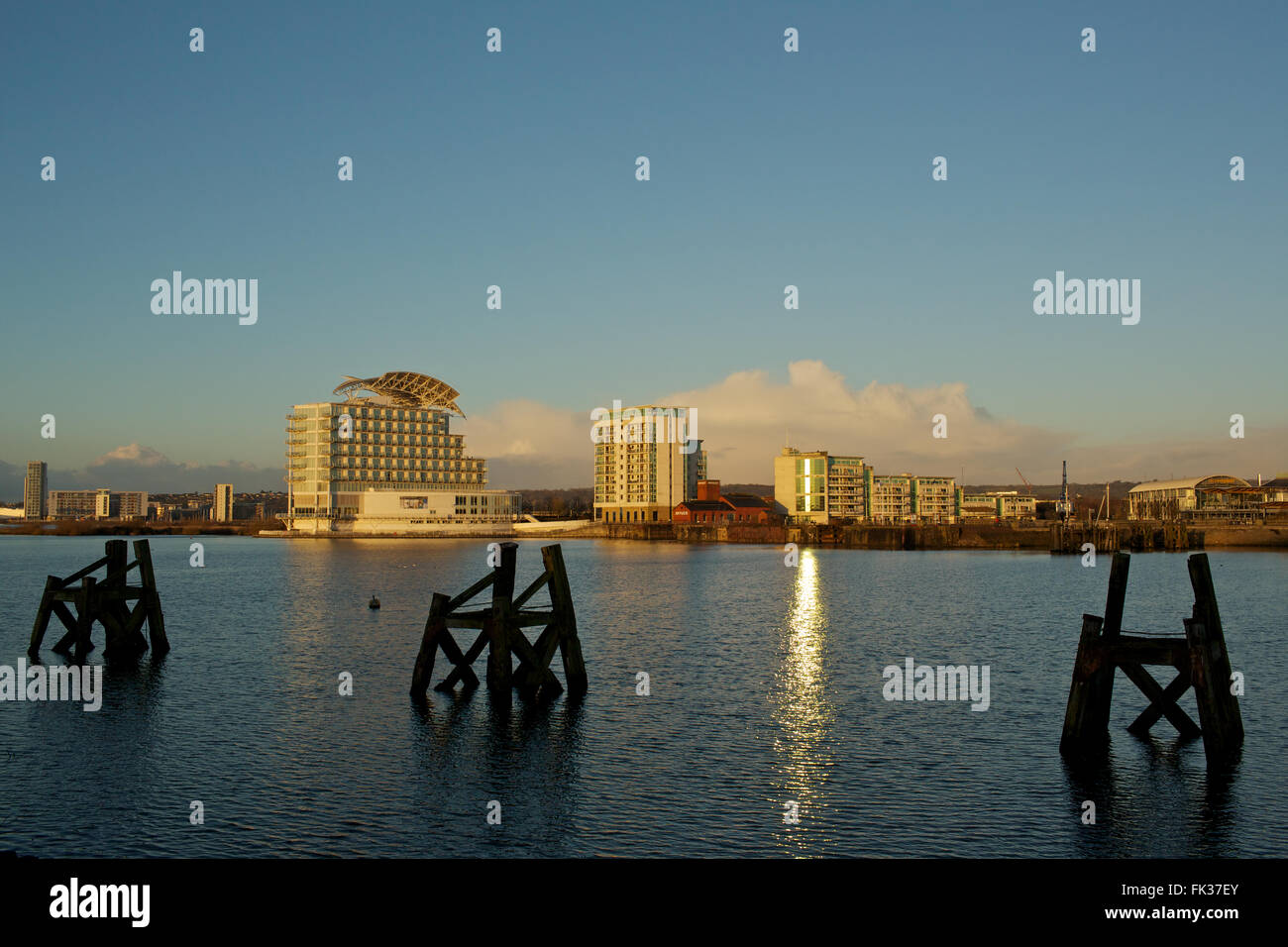 Old docklands hi-res stock photography and images - Alamy