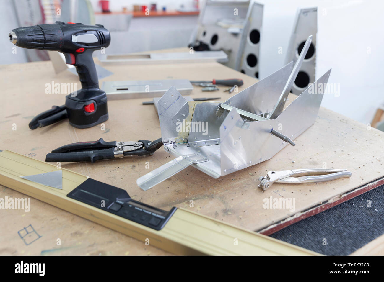 Airplane repair hi-res stock photography and images - Alamy