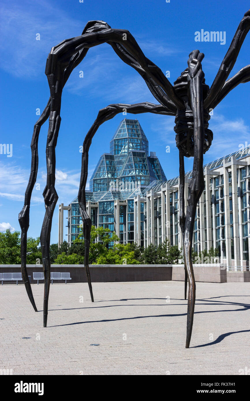 Maman sculpture by the artist Louise Bourgeois in front of National ...