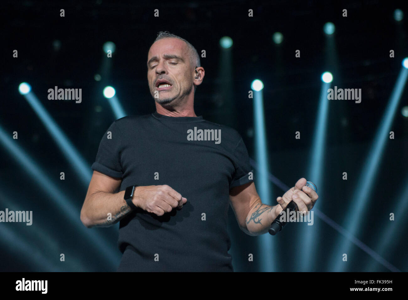 Eros ramazzotti concerto hi-res stock photography and images - Alamy