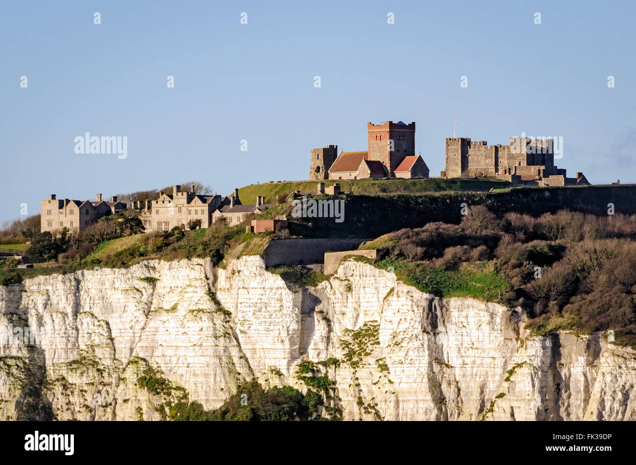 White cliffs dover castle hi-res stock photography and images - Alamy