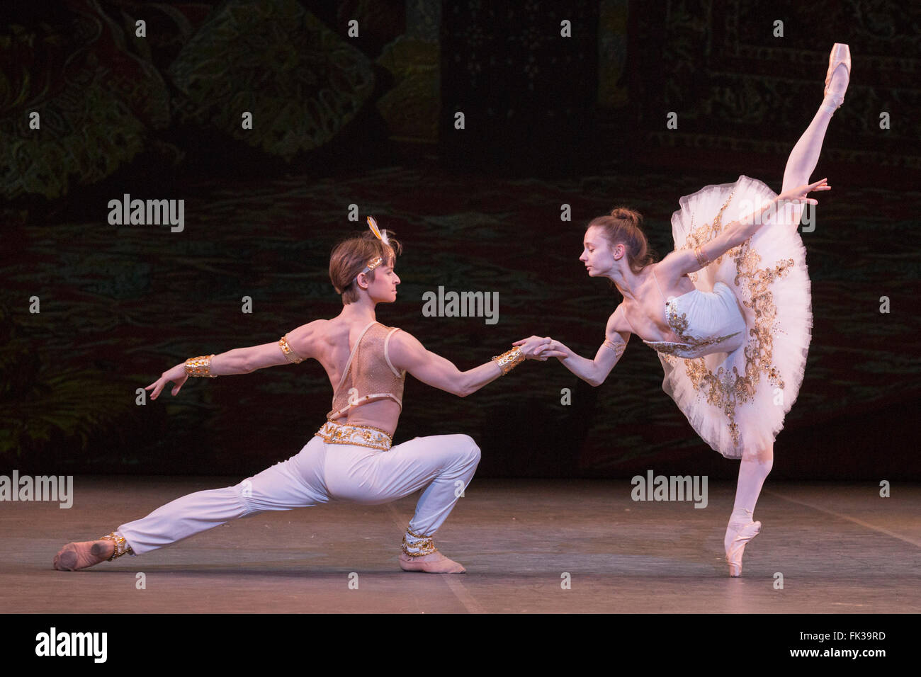 Ballet dancer andris liepa hi-res stock photography and images - Alamy