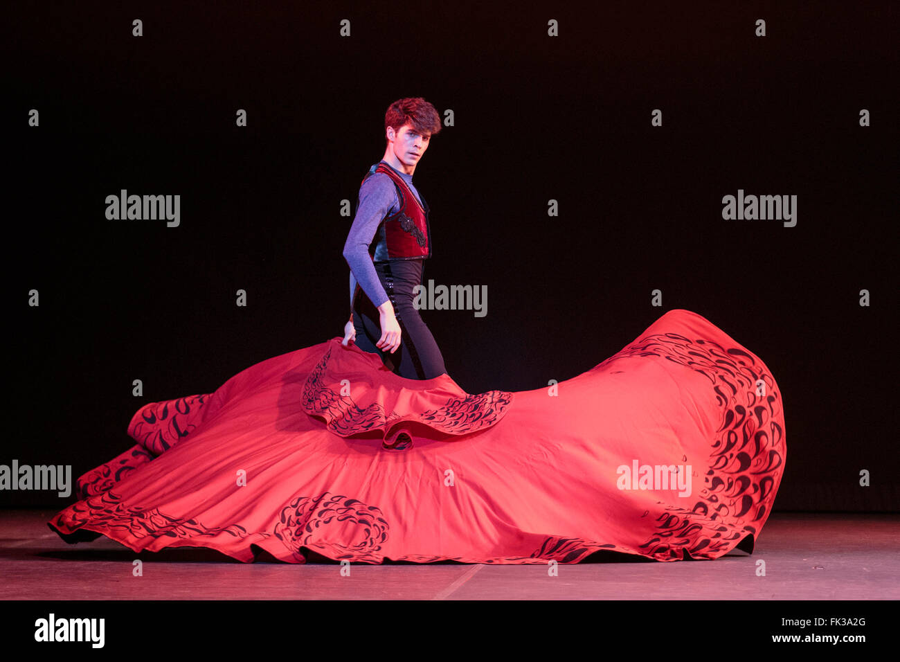 Tänzer sergio bernal hi-res stock photography and images - Alamy