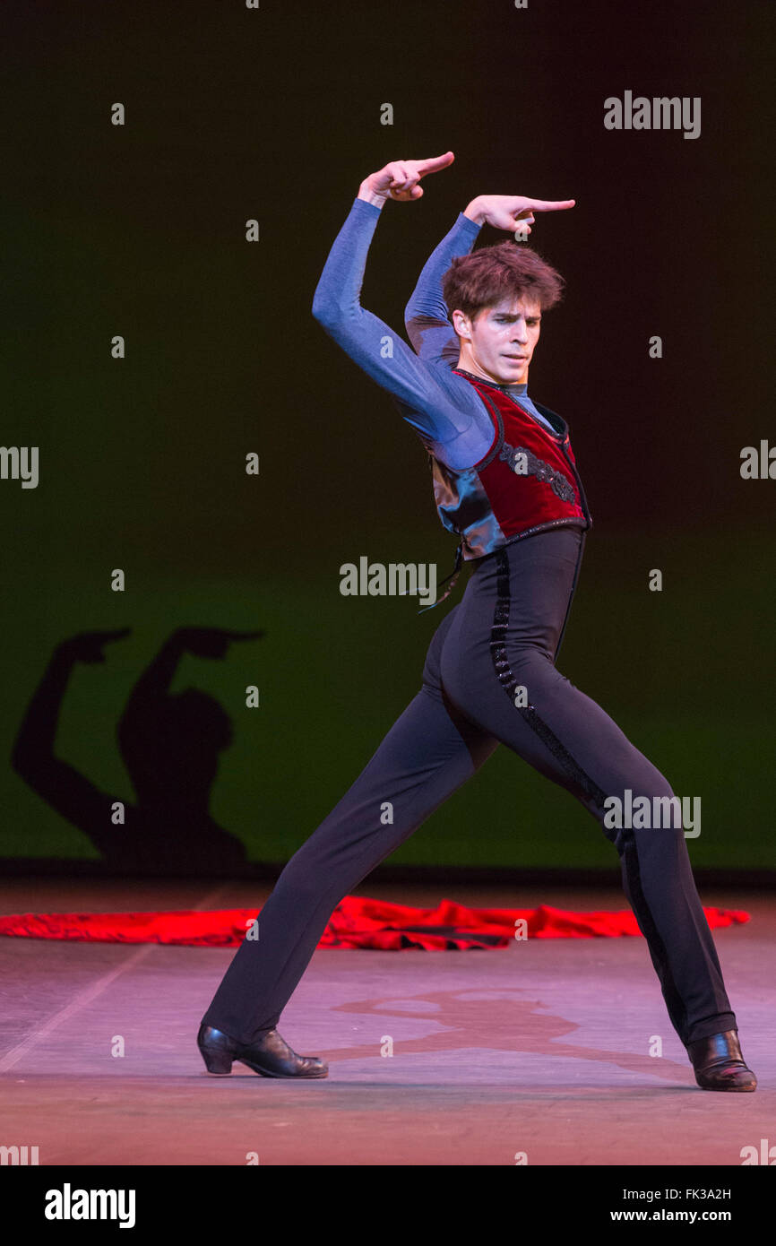Dancer sergio bernal hi-res stock photography and images - Alamy