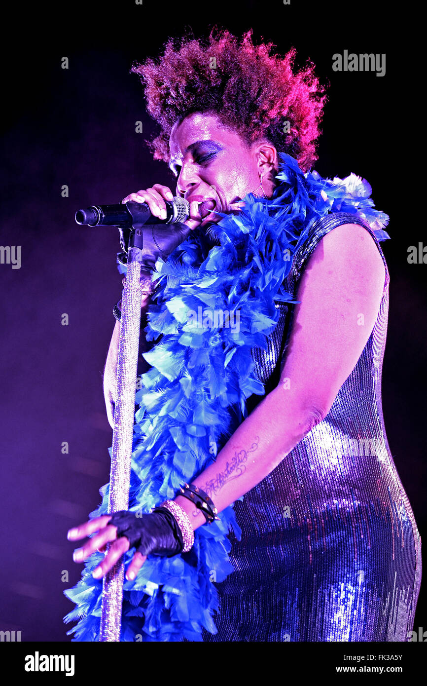 Monch singing hi-res stock photography and images - Alamy