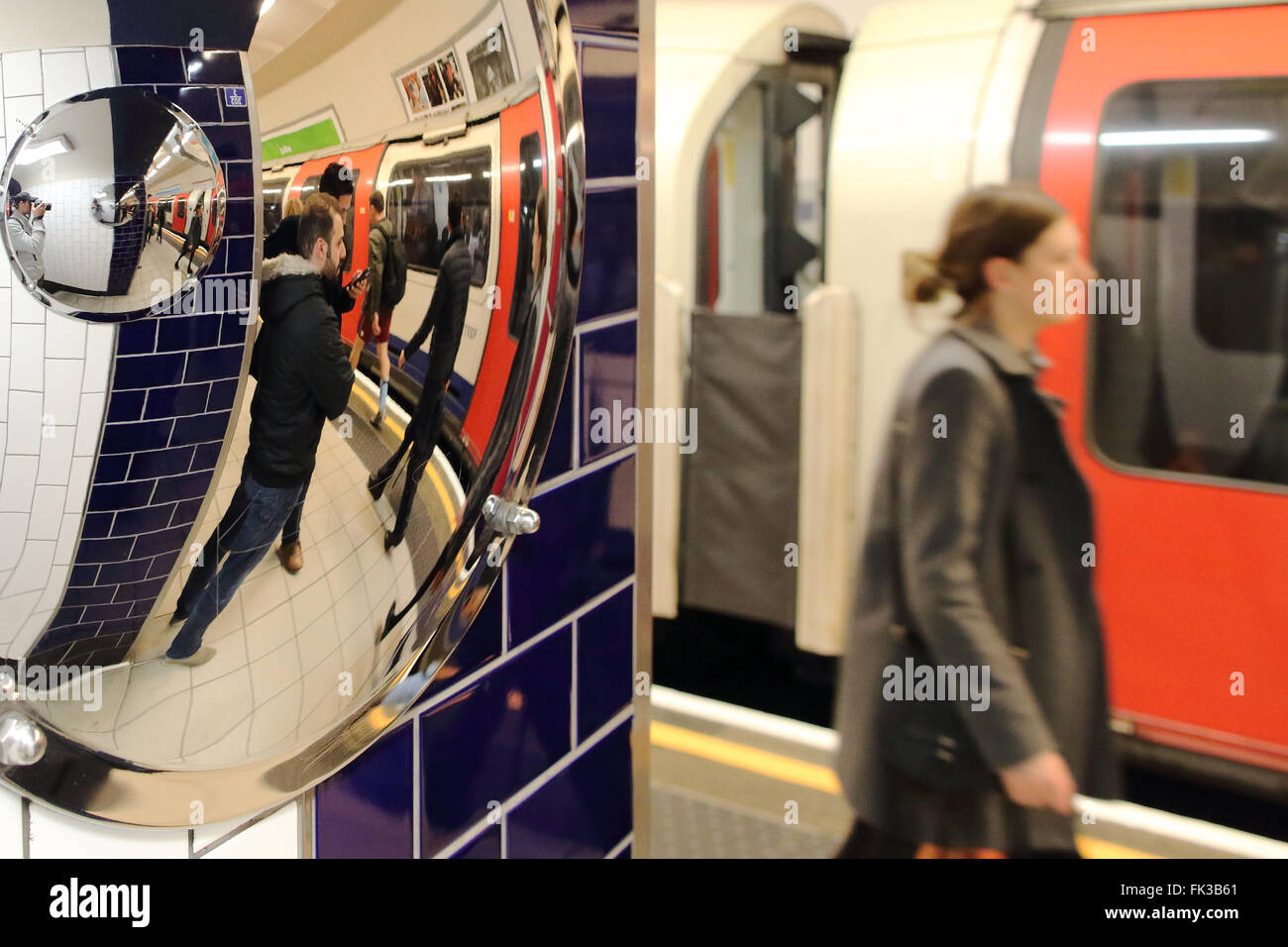 Cctv london underground hi-res stock photography and images - Alamy