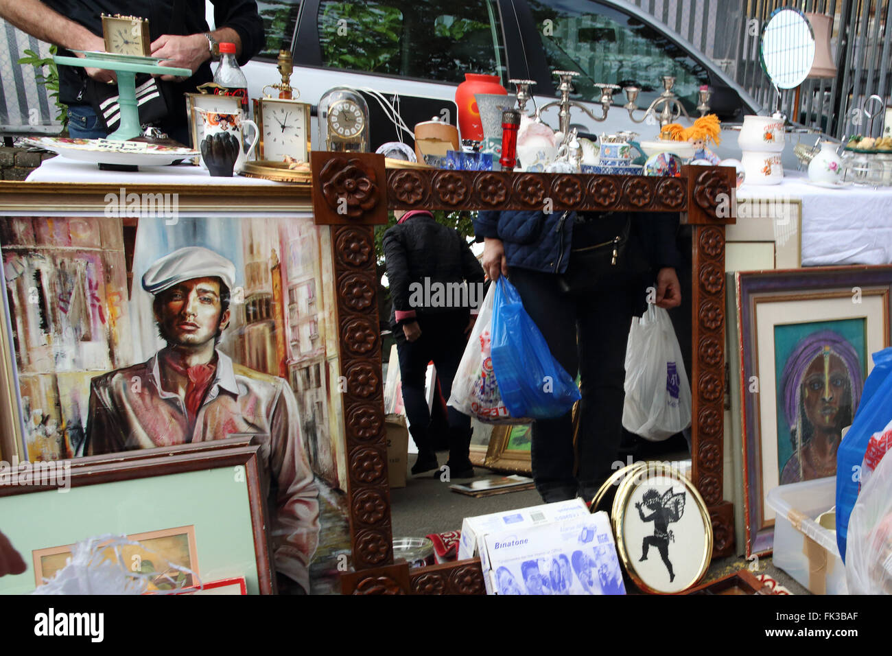 Battersea car boot sale hi-res stock photography and images - Alamy