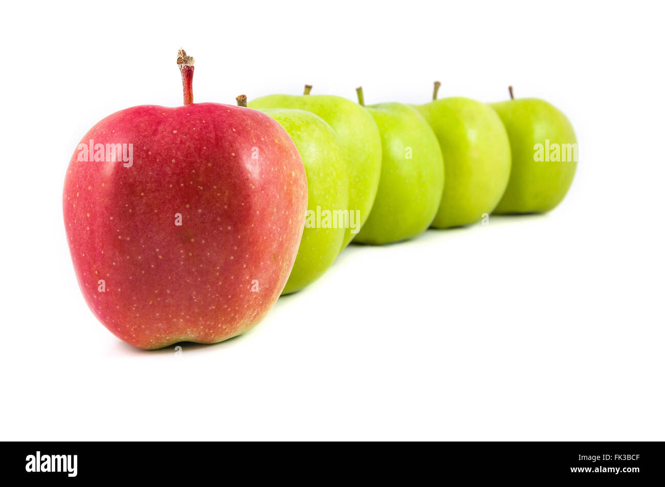 Row of apples hi-res stock photography and images - Alamy