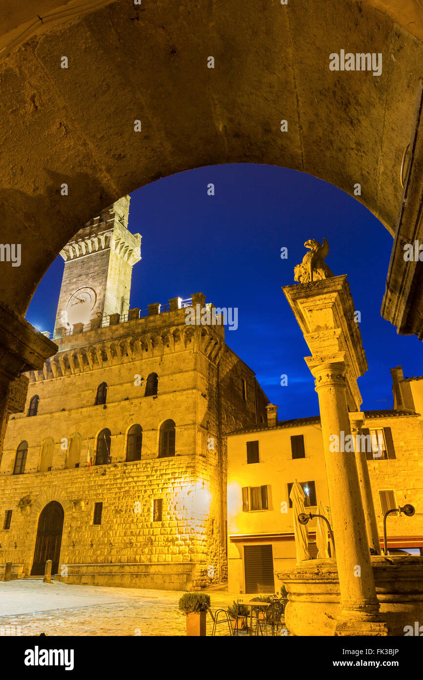 Communal clock hi-res stock photography and images - Alamy