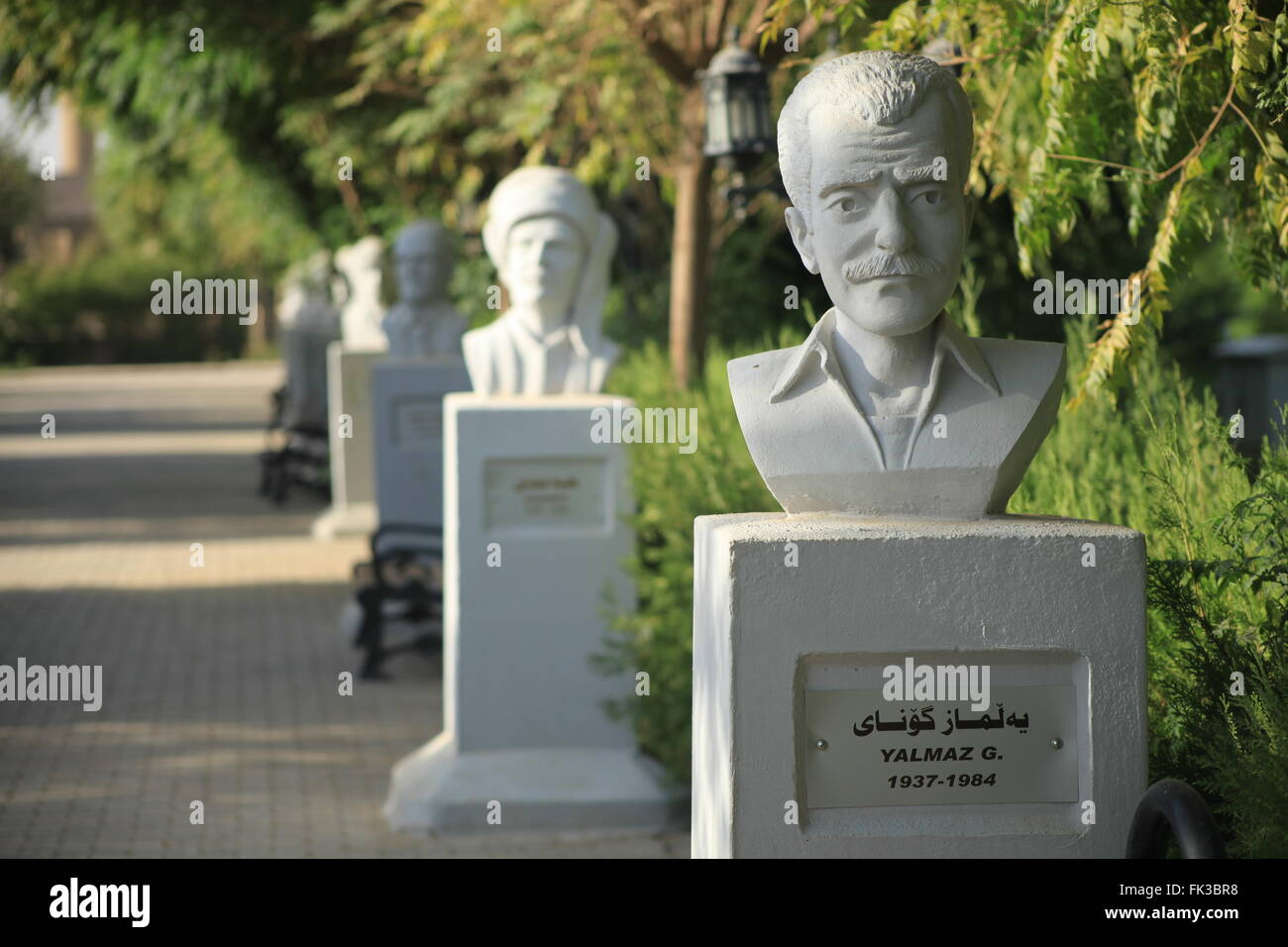 Minare Park, Sculptures of Kurdish figures, Erbil, Iraq Stock Photo - Alamy