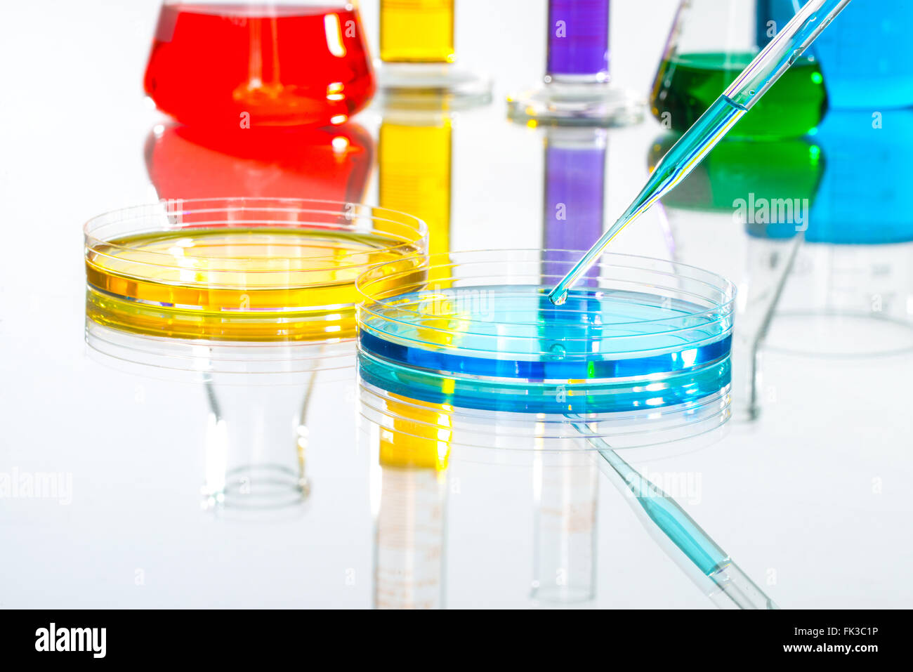 Laboratory with scientific hi-res stock photography and images - Alamy