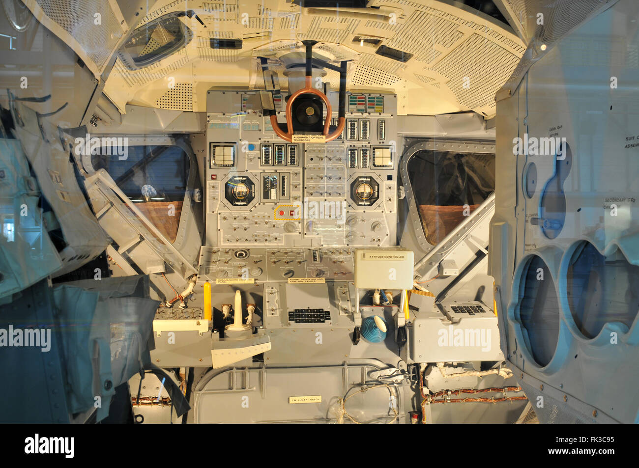 Nasa space shuttle pod hi-res stock photography and images - Alamy