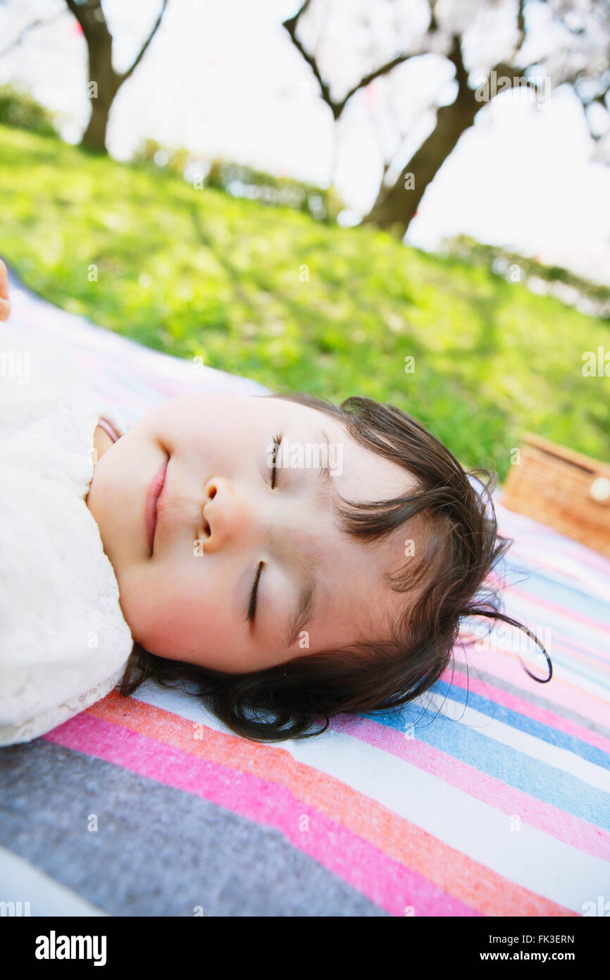 Children lying under tree hi-res stock photography and images - Alamy