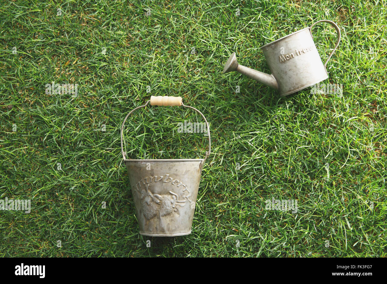 Watering can bucket tools hi-res stock photography and images - Alamy