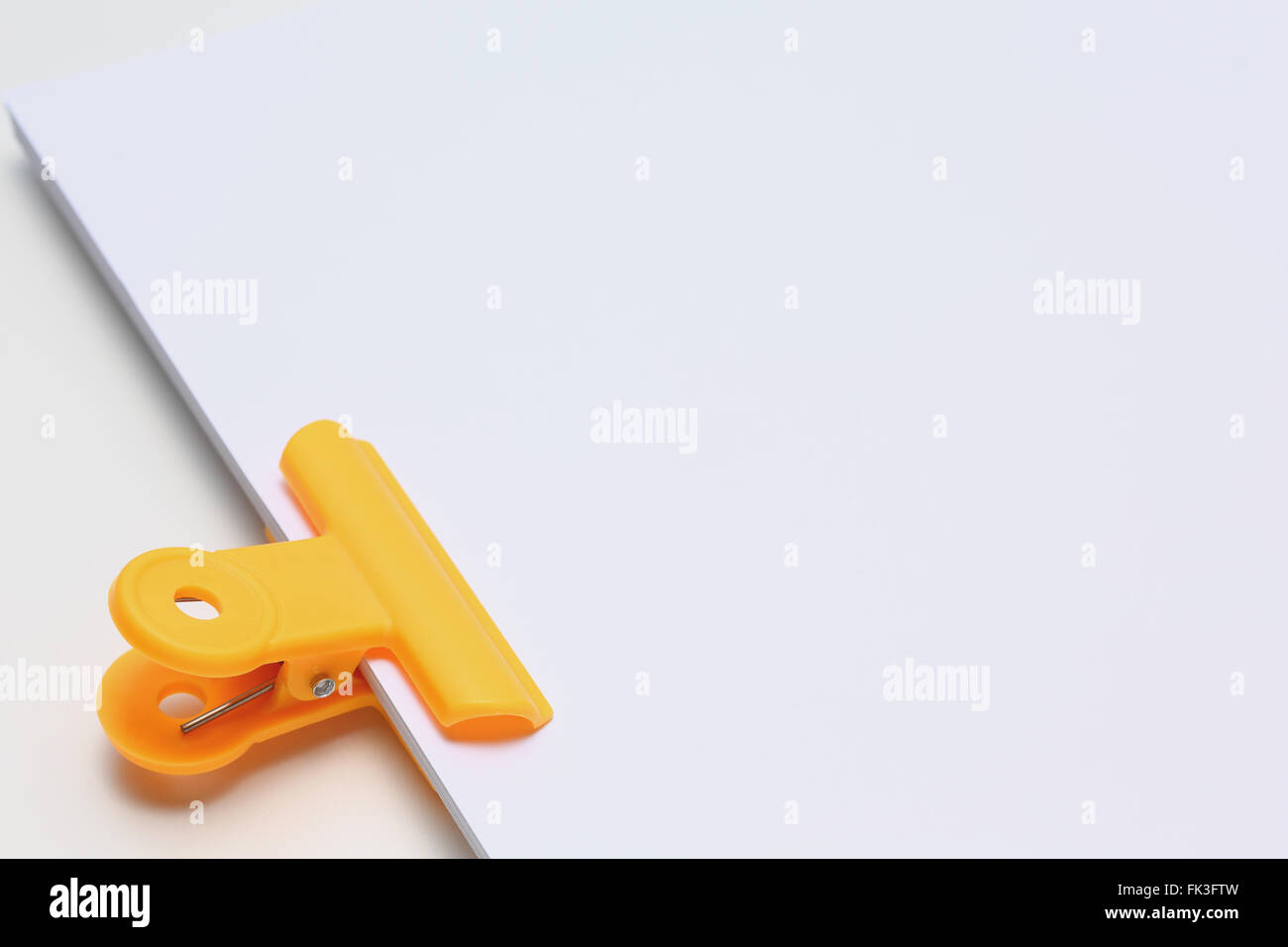 Orange paper clip hi-res stock photography and images - Alamy