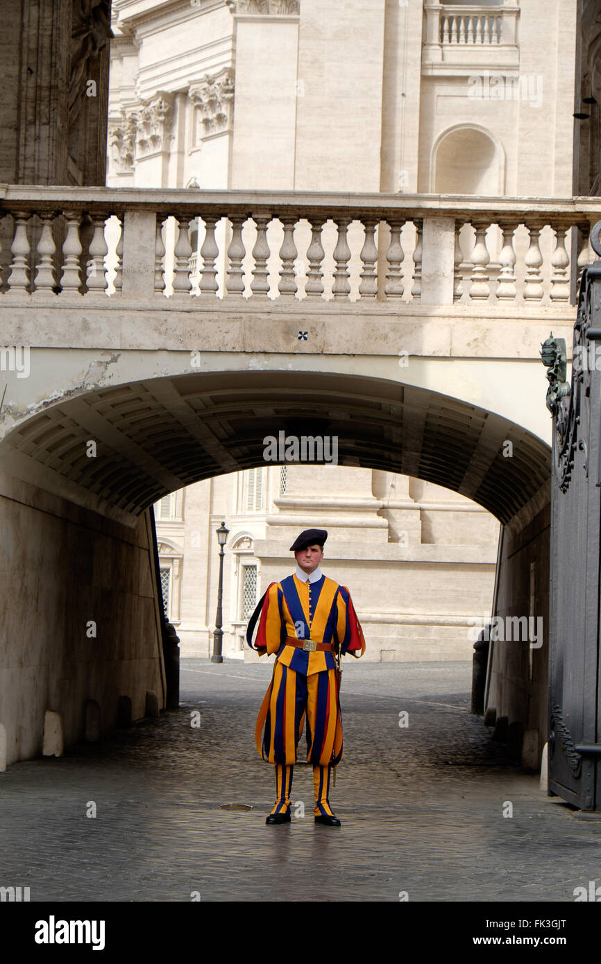 Swiss guard in st peters cathedral hi-res stock photography and images ...