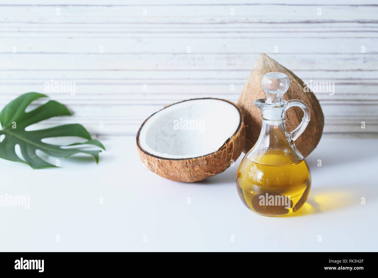 Coconut oil bottle hi-res stock photography and images - Alamy