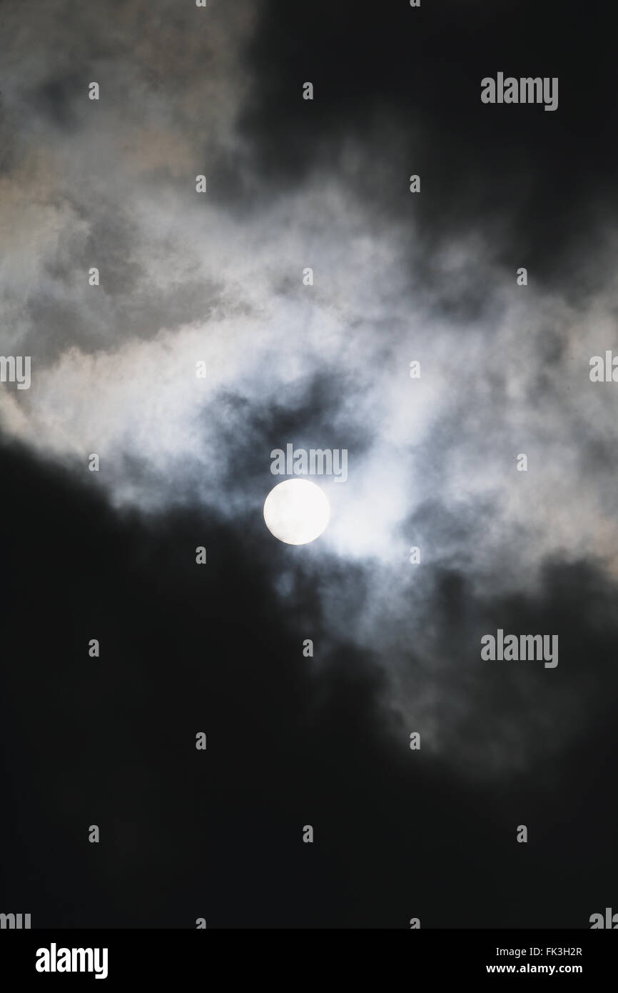 Full moon night sky cloud hi-res stock photography and images - Alamy
