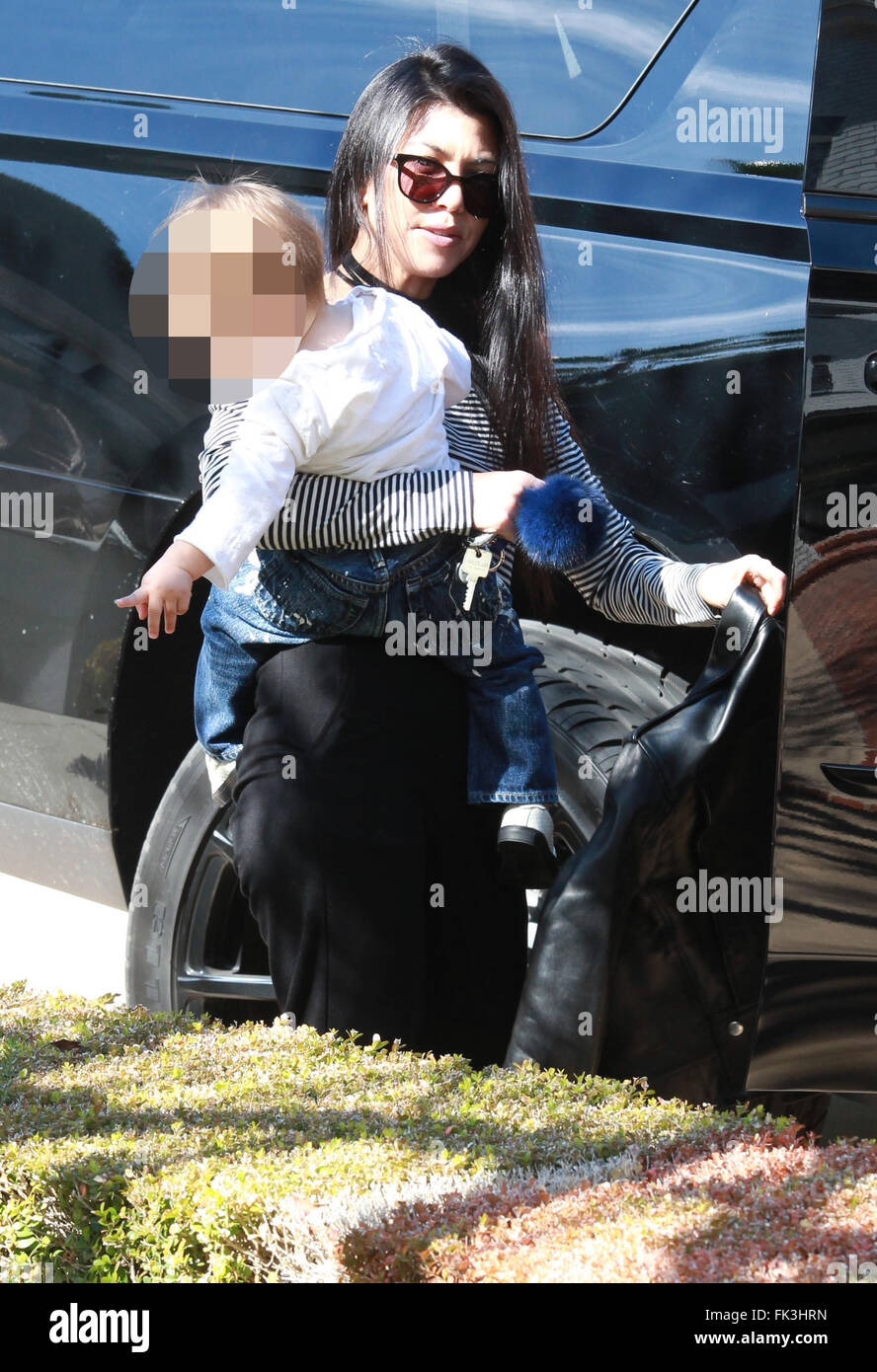 Kourtney Kardashian takes son Mason Dash Disick to a singing class in ...