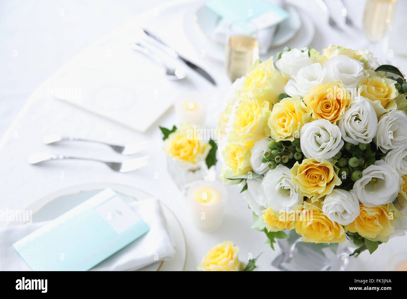 Table atmosphere hi-res stock photography and images - Alamy