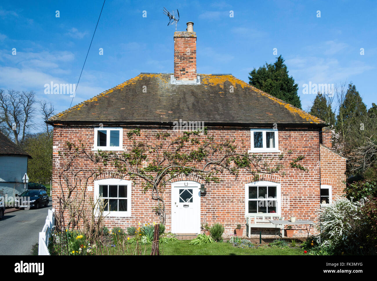 Double story cottage hi-res stock photography and images - Alamy