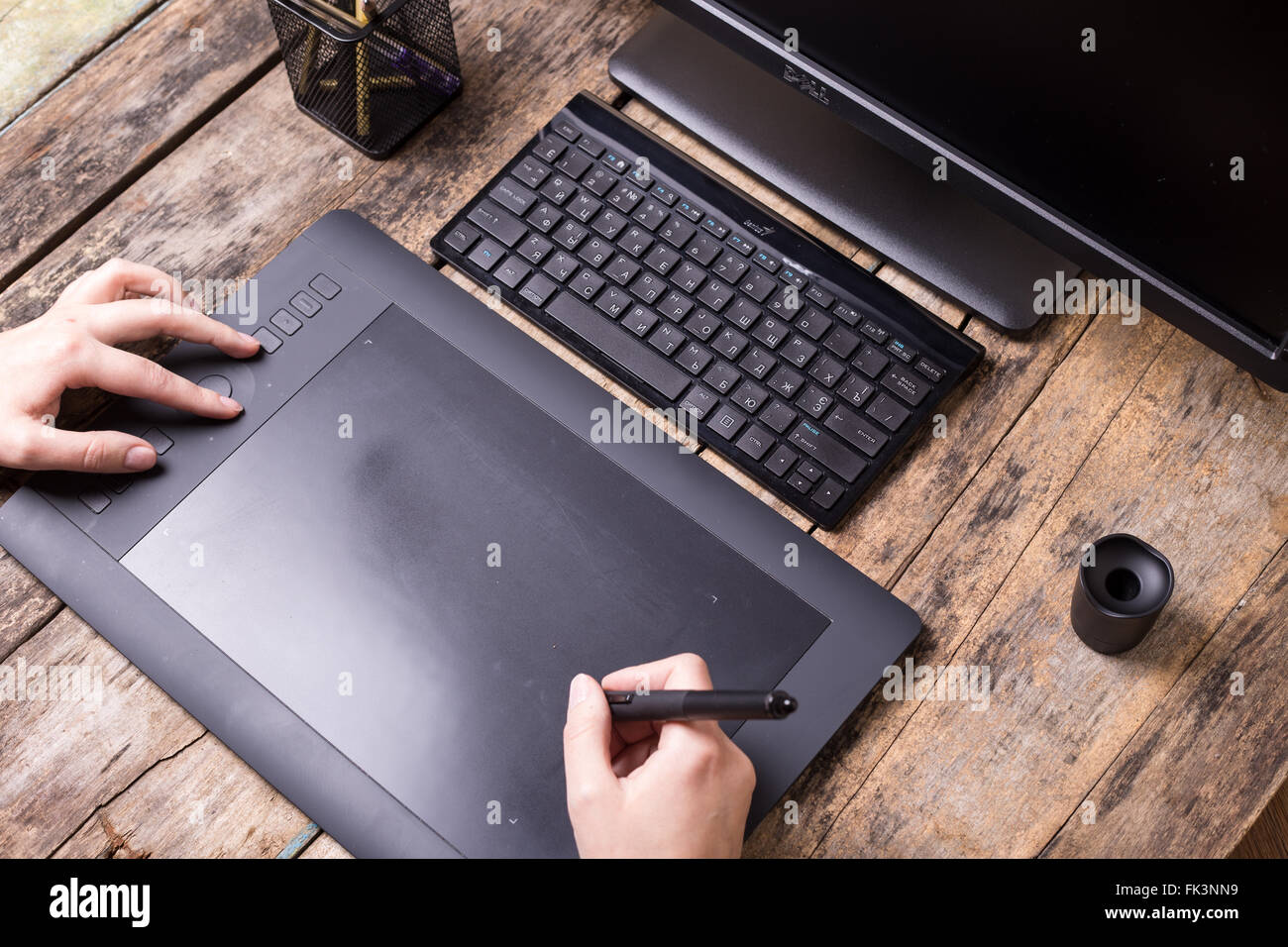 Drawing with graphic tablet hi-res stock photography and images - Alamy