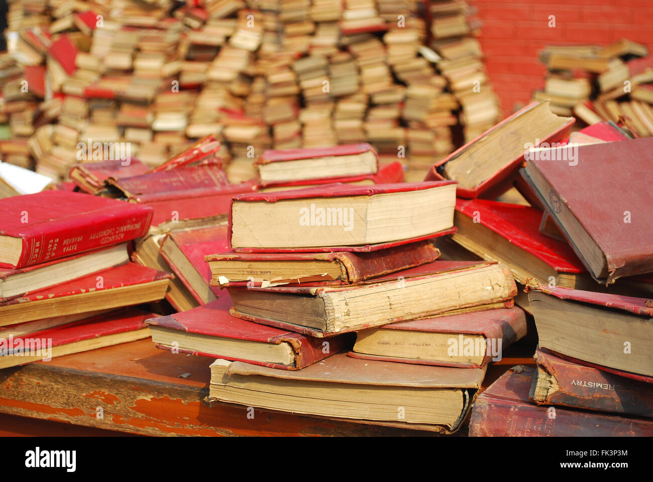 A messy collection of used books Stock Photo - Alamy