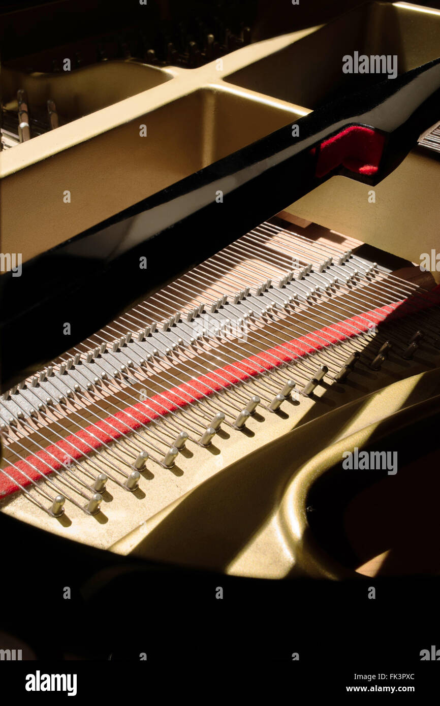 Grand piano sound board hi-res stock photography and images - Alamy